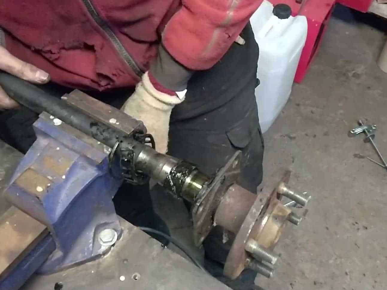 Triumph TR7 Restoration: Restoring and Fitting the Rear Axle – Old to ...